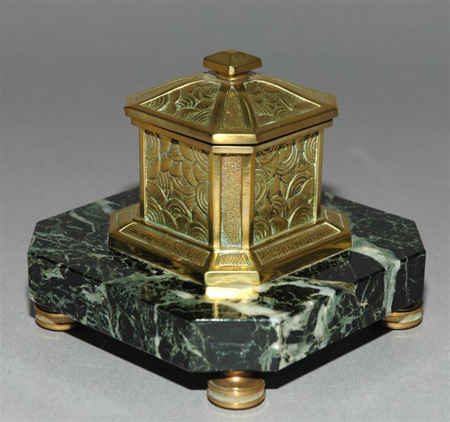 EXCEPTIONNELLE RÉUNION DE 300 ENCRIERS | Rouillac